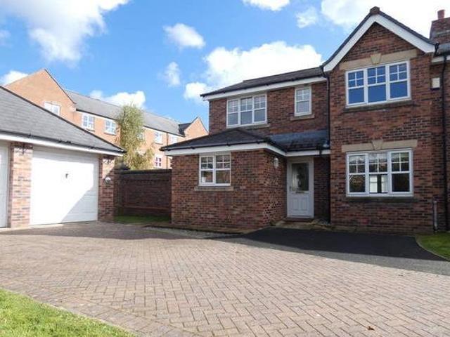 4 bedroom detached house for sale in Thornthwaite Road Cottam Preston PR4