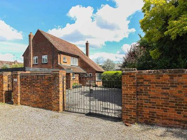 4 bedroom detached house for sale in Thornwood Road Epping CM16