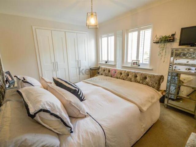 4 bedroom detached house for sale in Thorncliffe Close, Swallownest, Sheffield, S26
