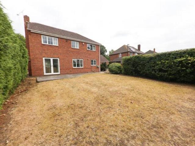 4 bedroom detached house for sale in Thorne Road, Doncaster, DN2
