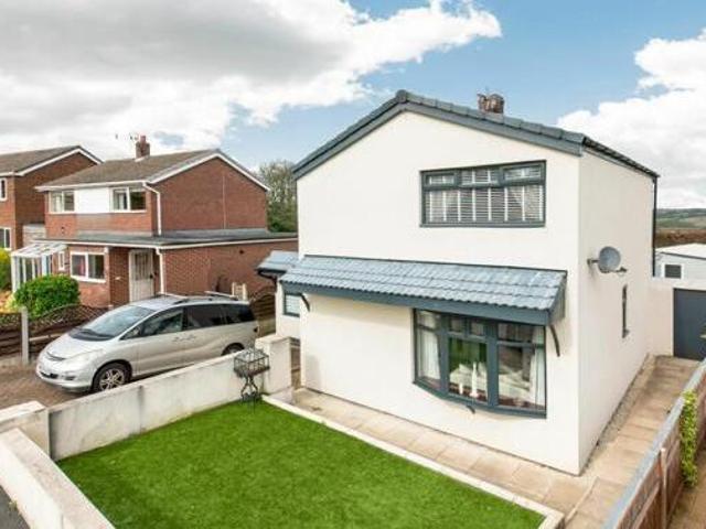 4 Bedroom Detached House For Sale In Thornhill Edge