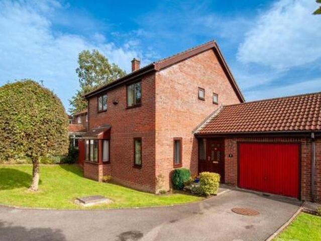 4 Bedroom Detached House For Sale In Thornhill