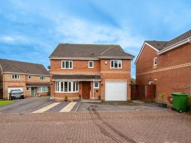 4 Bedroom Detached House For Sale In Thornhill