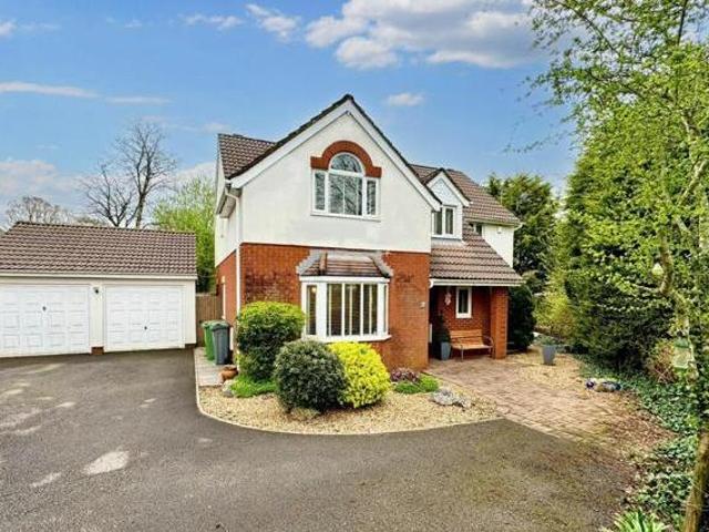 4 Bedroom Detached House For Sale In Thornhill