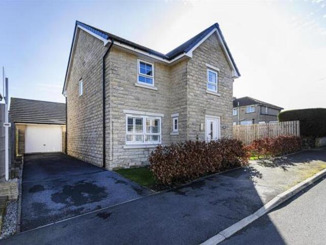 4 bedroom detached house for sale in Thorpe Green Drive, Golcar, Huddersfield, HD7