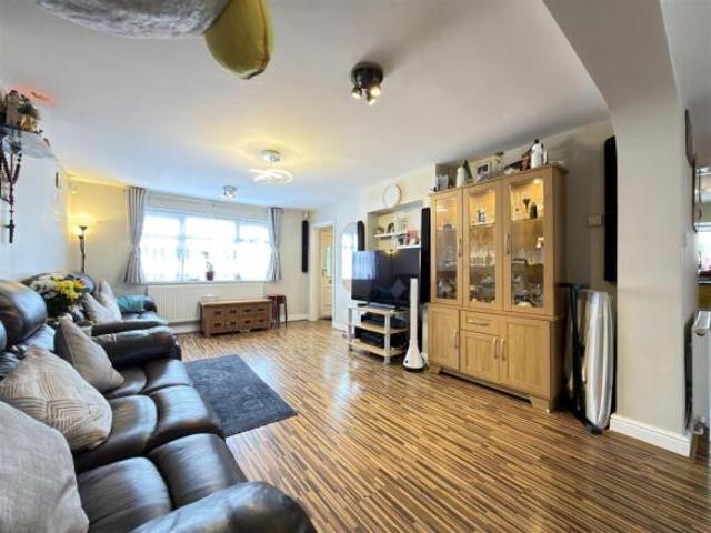 4 bedroom detached house for sale in Tiverton Avenue, Belgrave, Leicester, LE4