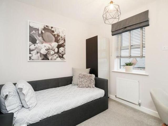 4 bedroom detached house for sale in Tivey Road, Eckington, S21