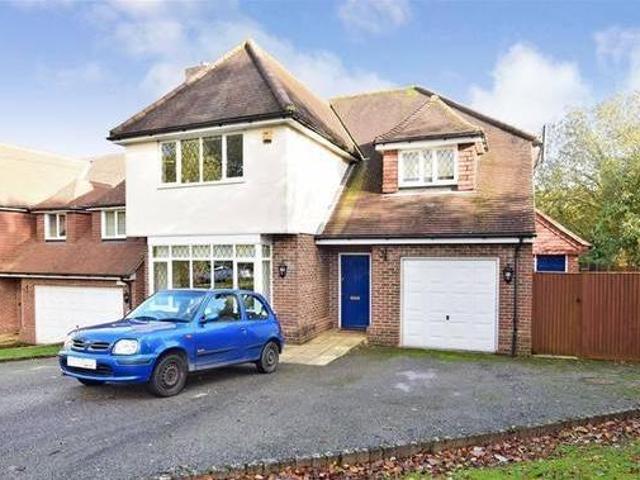 4 bedroom detached house for sale in Tillingdown Hill Caterham Surrey CR3