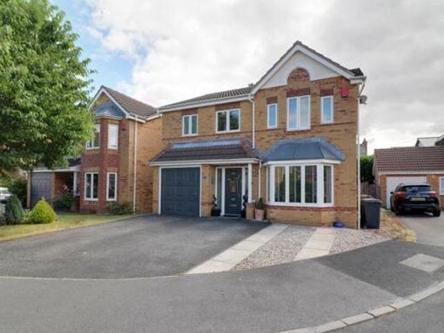 4 Bedroom Detached House For Sale In Tingley