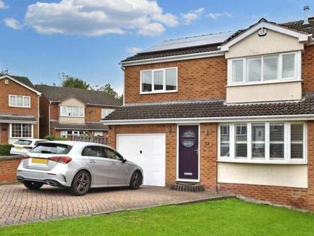 4 Bedroom Detached House For Sale In Tingley, Wakefield