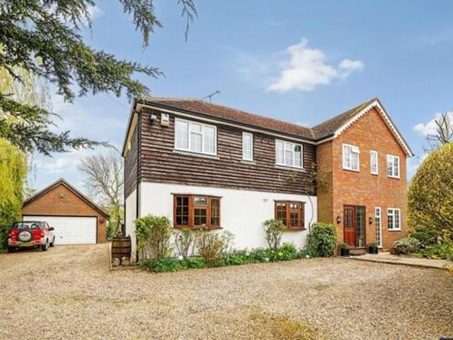 4 Bedroom Detached House For Sale In Tingrith, Bedfordshire