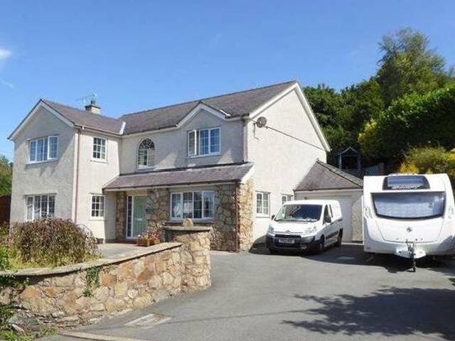 4 bedroom detached house for sale in Tregarth LL57