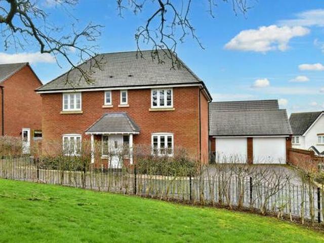 4 bedroom detached house for sale in Tutbury Hollow Ashbourne DE6