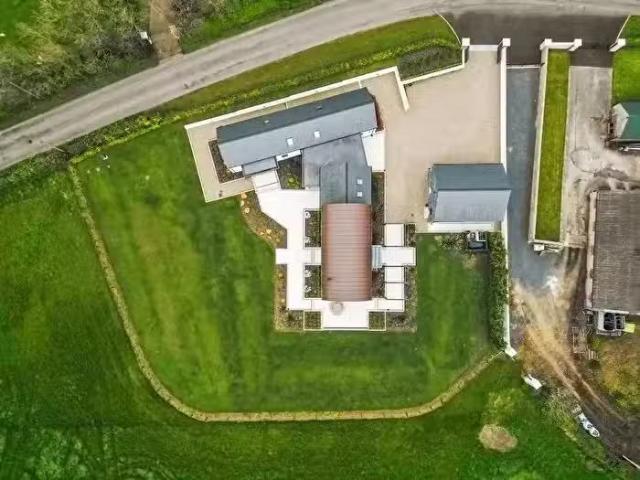 4 Bedroom Detached House For Sale In Tullyard Road, Lisburn, B.