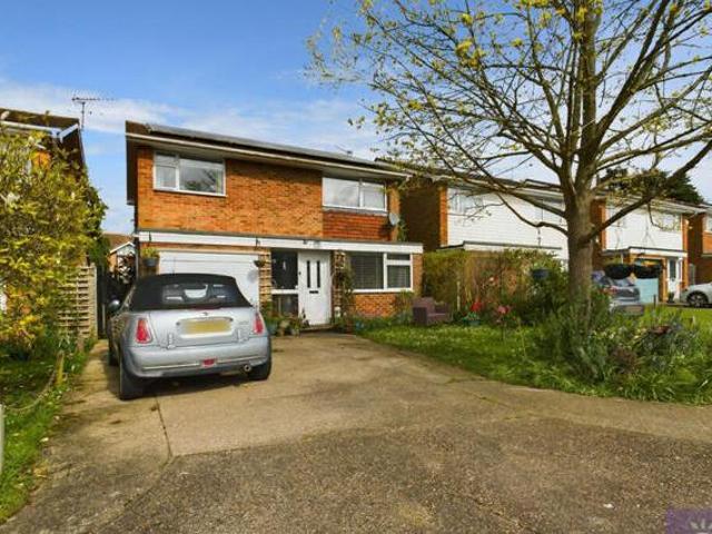 4 Bedroom Detached House For Sale In Twyford