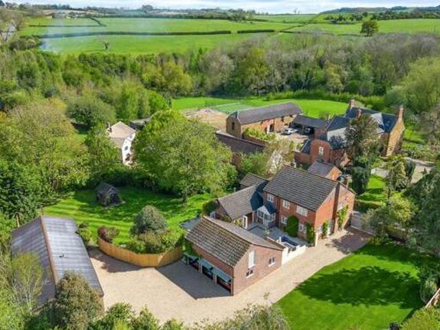 4 Bedroom Detached House For Sale In Twyford