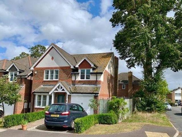 4 bedroom detached house for sale in Twyford Berkshire RG10