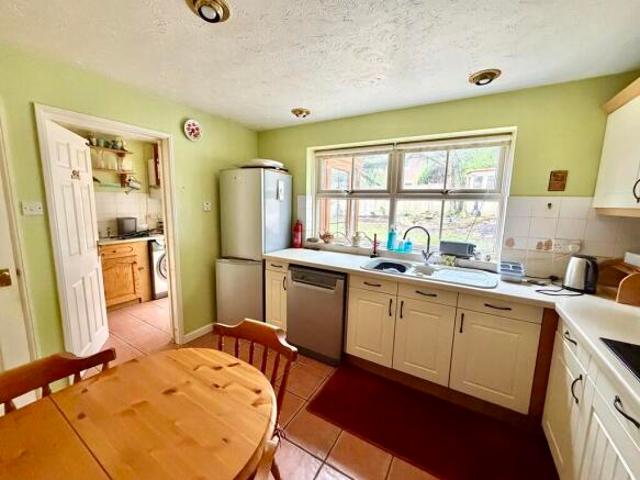 4 bedroom detached house for sale in Twin Oaks Close, Broadstone, BH18