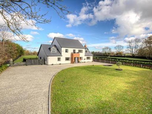 4 bedroom detached house for sale in Tysea Hill Stapleford Abbotts Essex RM4