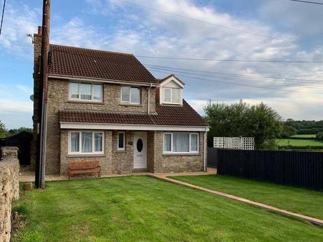 4 bedroom detached house for sale in Upper Town Lane Felton BS40
