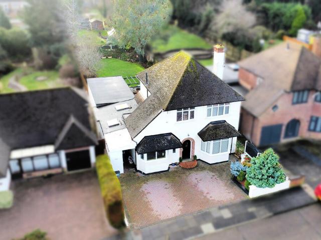 4 bedroom detached house for sale in Uppingham Road, Evington, Leicester, LE5