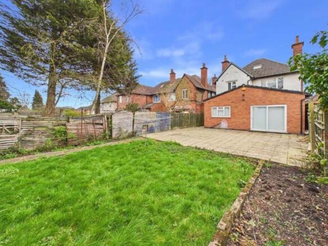 4 bedroom detached house for sale in Uppingham Road, Leicester, LE5