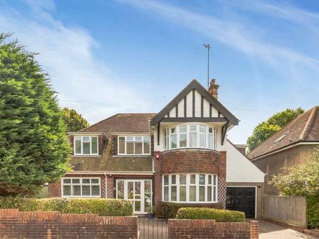 4 bedroom detached house for sale in Varndean Gardens Brighton BN1 6WL BN1