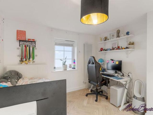 4 bedroom detached house for sale in Viaduct View, Clayton, Bradford, BD14 6FQ, BD14