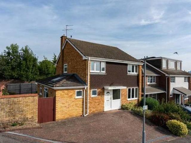 4 bedroom detached house for sale in Vicarage Close Boxmoor HP1