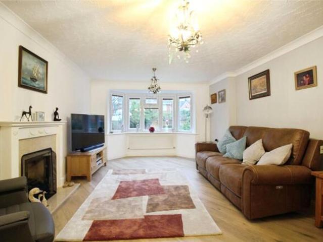 4 bedroom detached house for sale in Vicarage Wood Way, Tilehurst, Reading, RG31