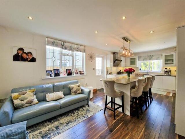 4 bedroom detached house for sale in Victoria Avenue, Southend On Sea, SS2