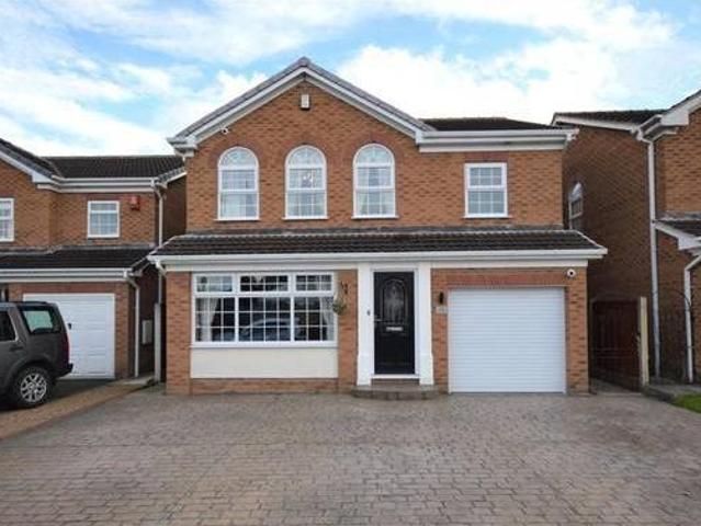4 bedroom detached house for sale in Virginia Drive Lofthouse Wakefield West Yorkshire WF3