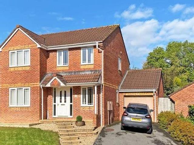 4 bedroom detached house for sale in Yallop Way Honiton EX14
