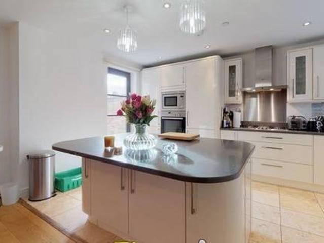 4 bedroom detached house for sale in Yarnton Road Kidlington OX5