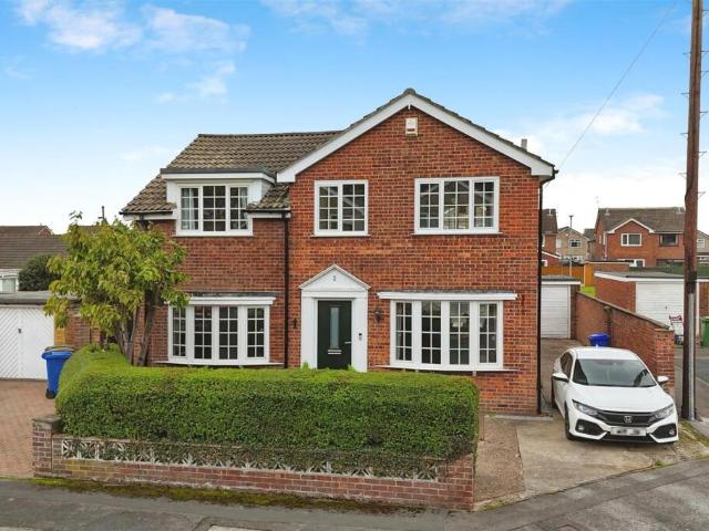 4 bedroom detached house for sale in Yewtree Drive, Hull, HU5