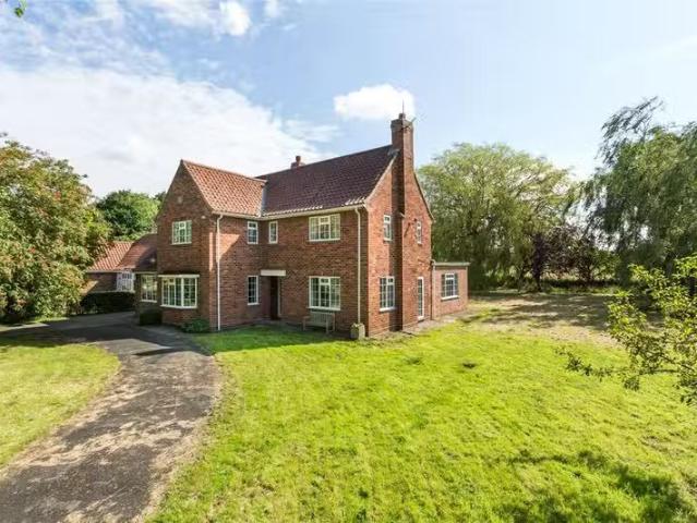 4 bedroom Detached House for sale, Strensall Road, Huntington.