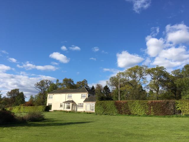 4 Bedroom Detached House To Let in Alexandria, G83