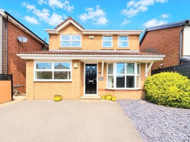 4 bedroom Detached house To Let