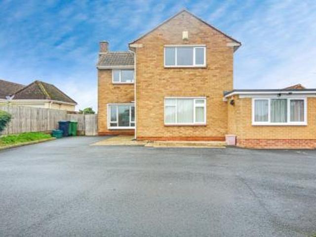 4 bedroom Detached house To Let