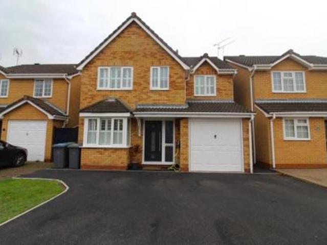 4 bedroom Detached house To Let