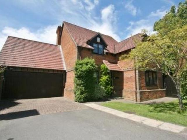 4 bedroom Detached house To Let