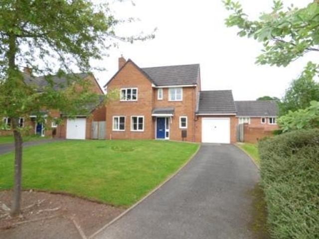 4 bedroom Detached house To Let