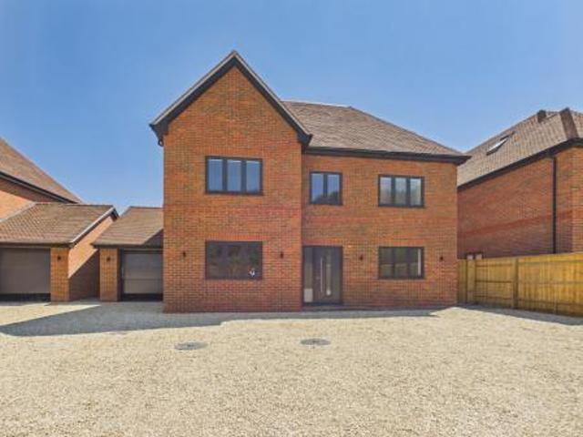 4 bedroom Detached house To Let