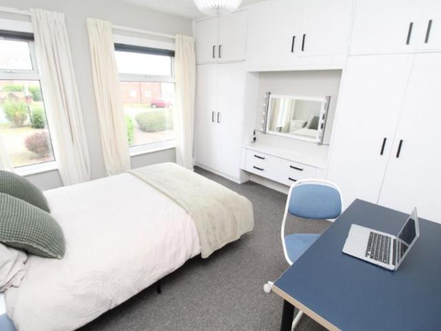 4 bedroom Detached house To Let
