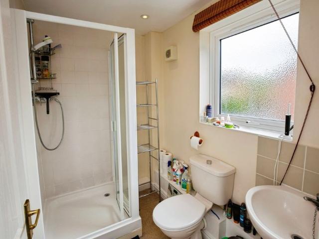 4 bedroom Detached House to let