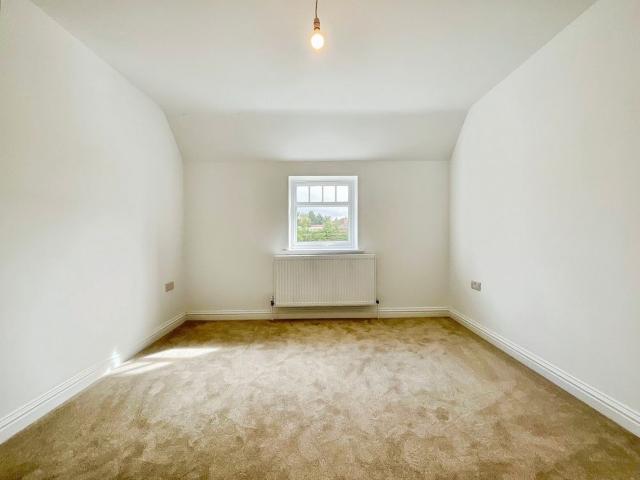 4 bedroom Detached House to let