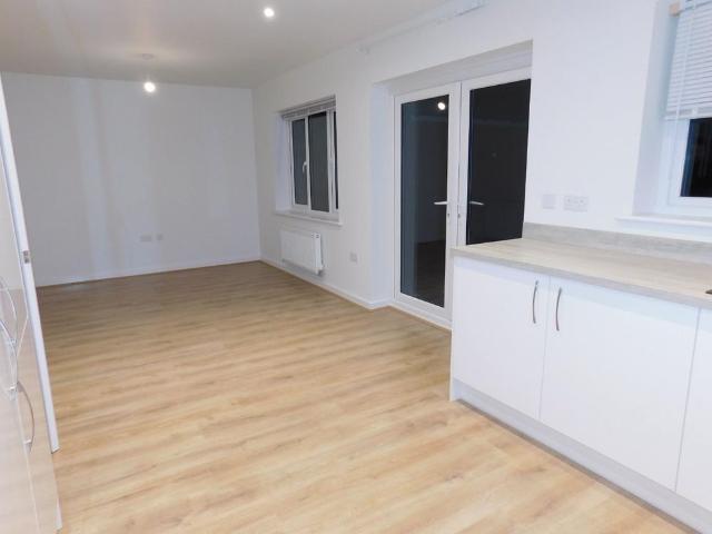 4 bedroom Detached house to let