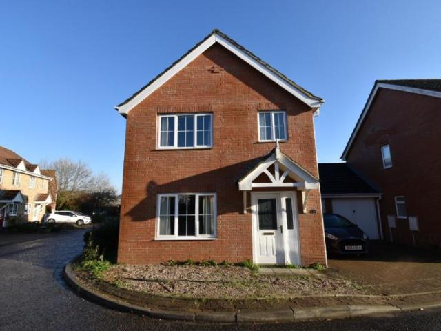 4 bedroom Detached house To Let