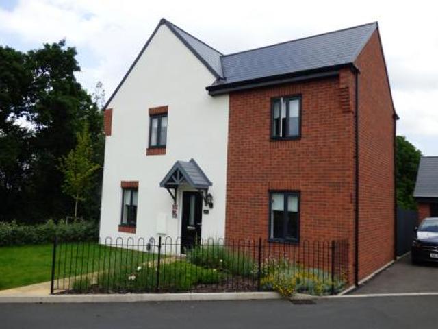 4 bedroom Detached house To Let