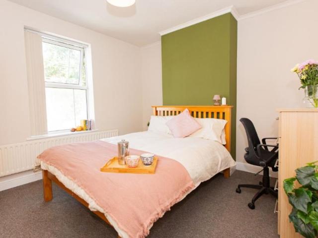4 bedroom Detached house To Let